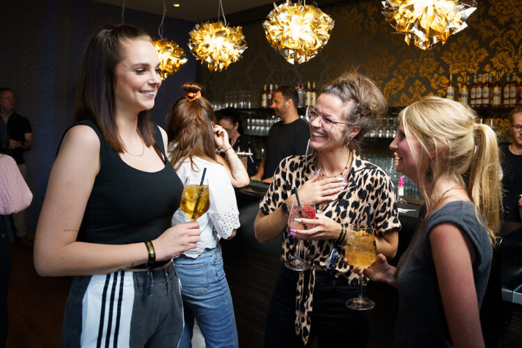 Intimer Talk-Abend mit Elif und Parshad im Barfusz Leipzig