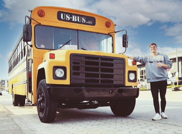 ONE MILLION MILES | Vom Schulbus zum Tiny House